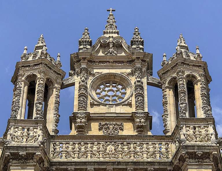 FRONTISPICIO SUPERIOR DE LA CATEDRAL DE ASTORGA - Fotografía y Palabra
